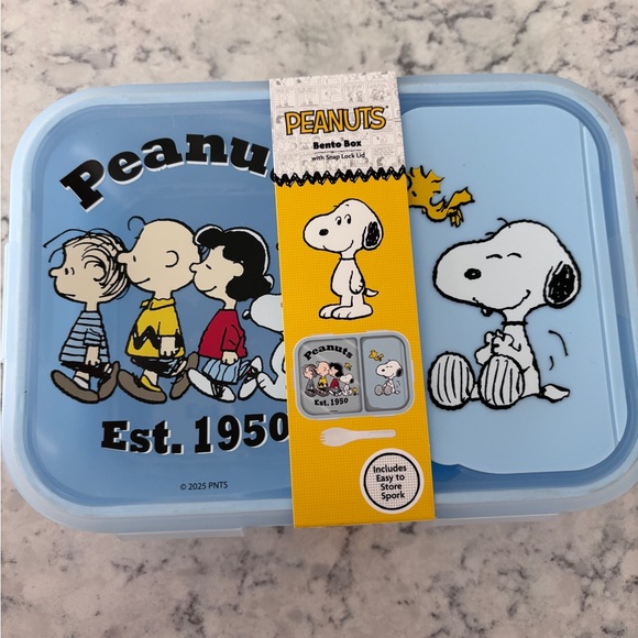 Peanuts | Kitchen | Peanuts Snoopy Friends Blue Bento Box With Snap ...